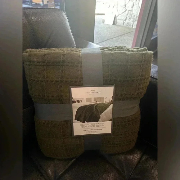Threshold | Bedding | Nwt Threshold Geometric Waffle End Of Bed Throw ...